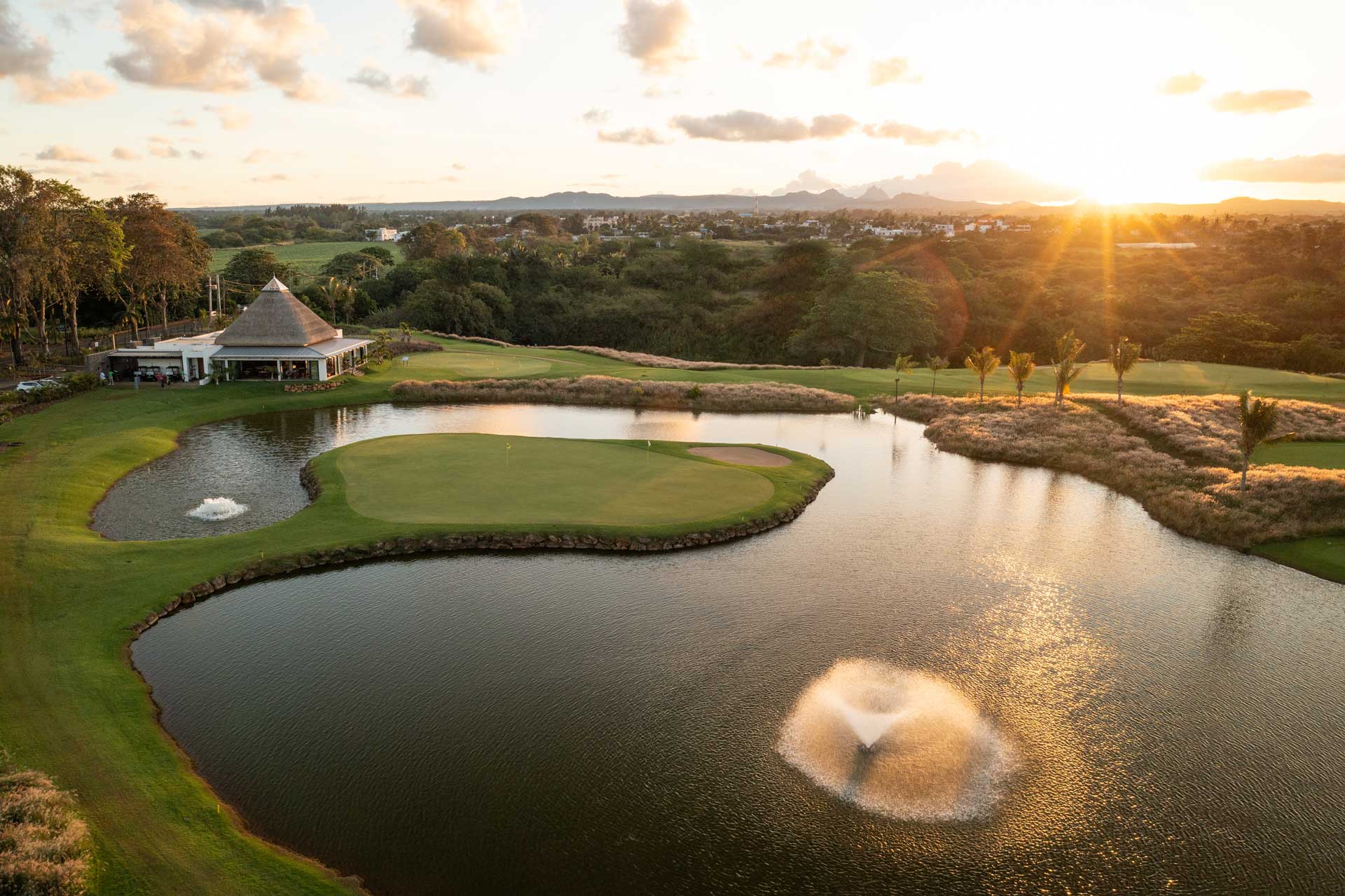 AZURI village: villas, penthouses, luxury apartments on the golf course